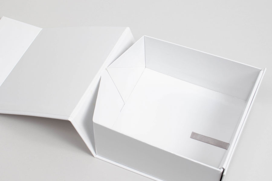 15 x 12 x 3-1/4 Matte White Magnetic Lid Gift Box